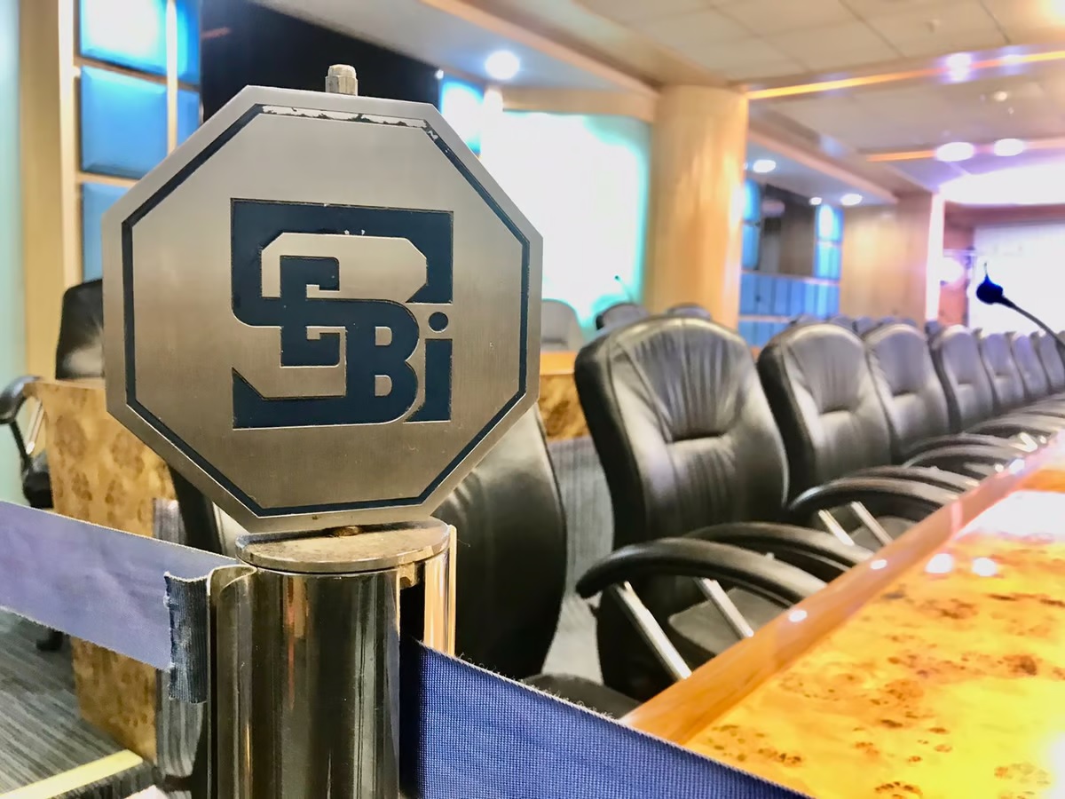 SEBI ची 'या' आठ कंपन्यांवर मोठी कारवाई, मालमत्तांचा लिलाव करण्याचा ... SEBI ची 'या' आठ कंपन्यांवर मोठी कारवाई, मालमत्तांचा लिलाव करण्याचा ...