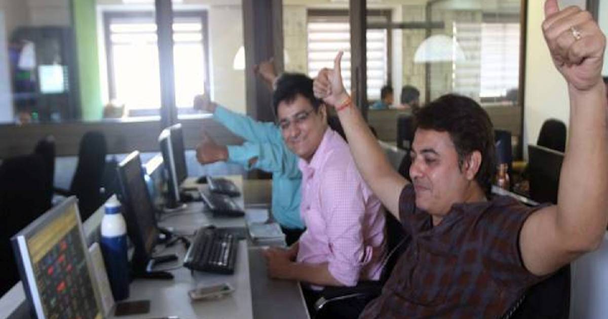 म्युच्युअल फंड असावा तर असा...! ₹10000 ची SIP गुंतवणूक ₹1.79 कोटींवर ...