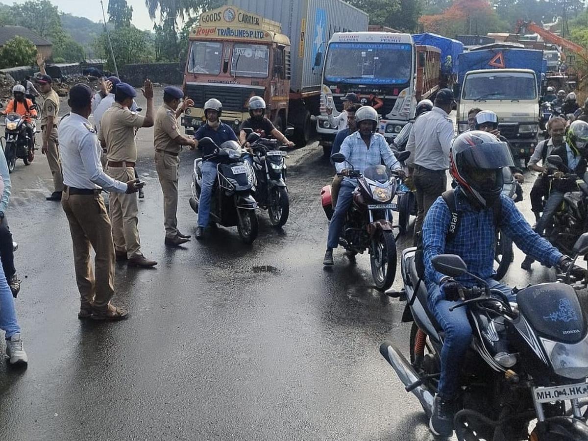 अखेर घोडबंदर रोडवरील गायमुख घाट रस्त्याचं काम वेळेत पूर्ण; दोन्ही ...
