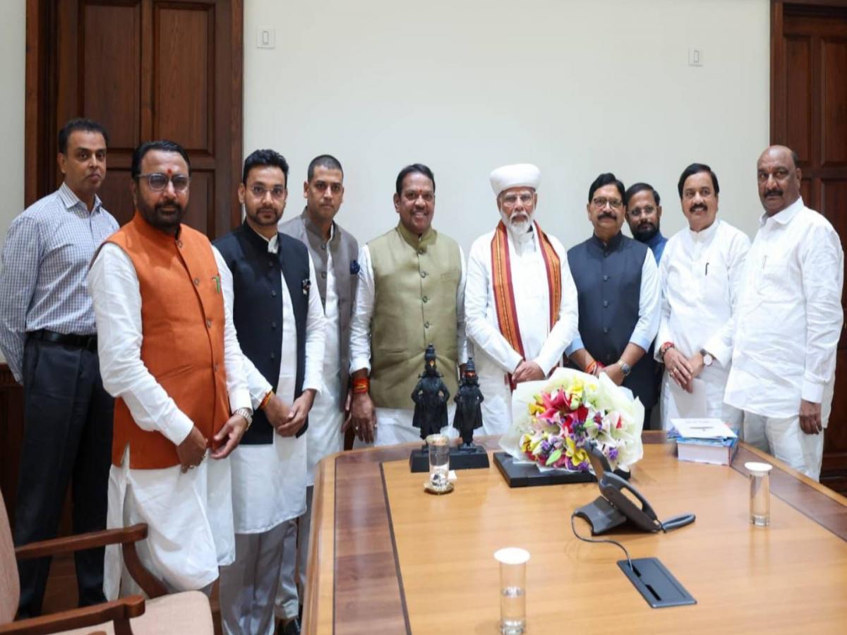 शिवसेना-राष्ट्रवादीच्या खासदारांनी घेतली PM मोदींची भेट, महाराष्ट्रातील ... शिवसेना-राष्ट्रवादीच्या खासदारांनी घेतली PM मोदींची भेट, महाराष्ट्रातील ...