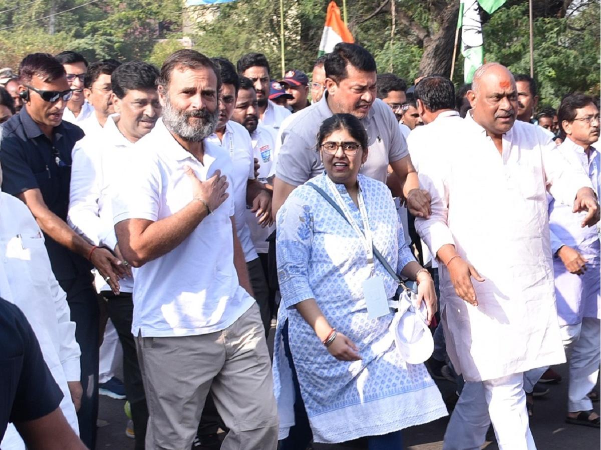 पिल्लांच्या पंखांत श्रीजयासाठी अशोक चव्हाणांची भावूक पोस्ट राजकारणात एन्ट्रीचे संकेत