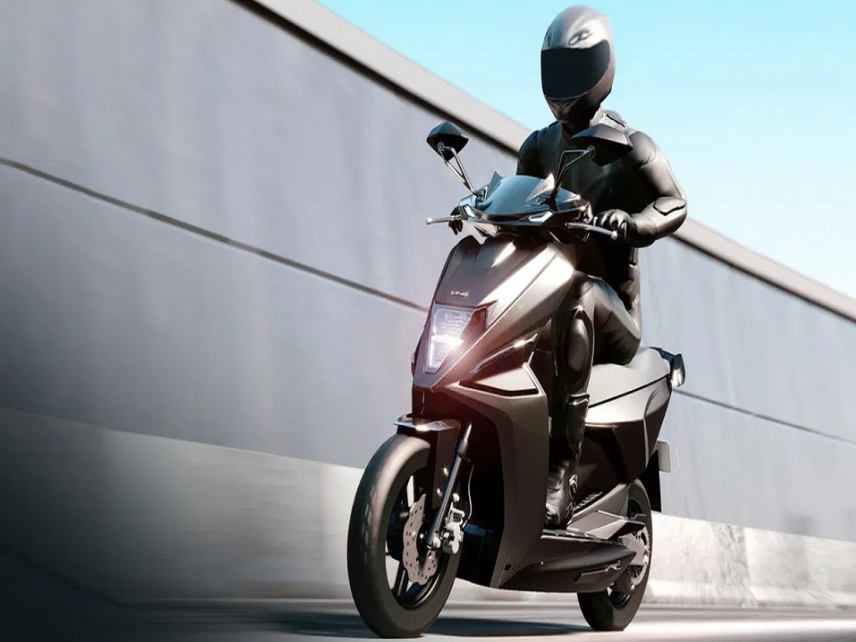 सर्वात वजनदार 'सिंपल वन' इलेक्ट्रिक स्कूटर लाँच, फुल चार्जमध्ये धावेल ...
