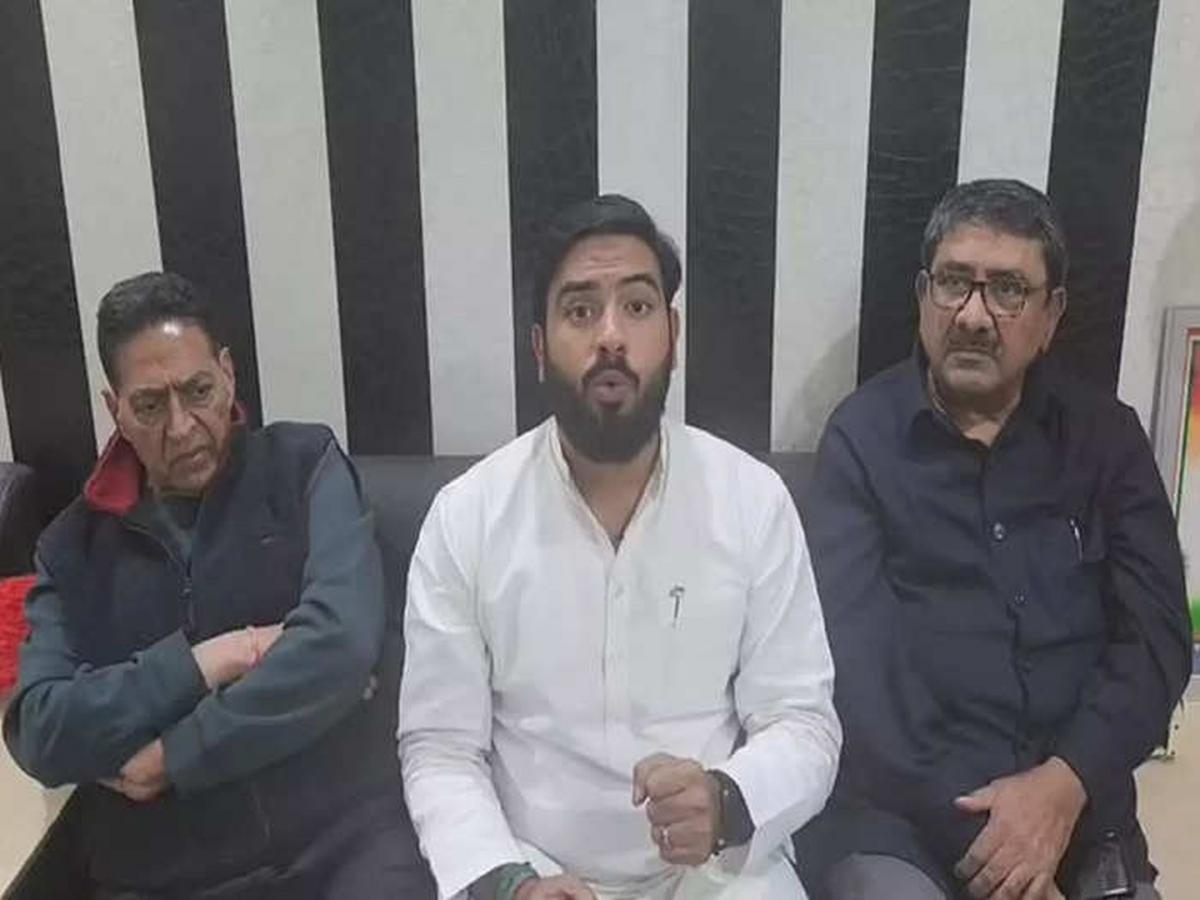मोठी चूक झाली! नगरसेवकाचा सकाळी 'AAP'मध्ये प्रवेश अन् मध्यरात्री ... मोठी चूक झाली! नगरसेवकाचा सकाळी 'AAP'मध्ये प्रवेश अन् मध्यरात्री ...