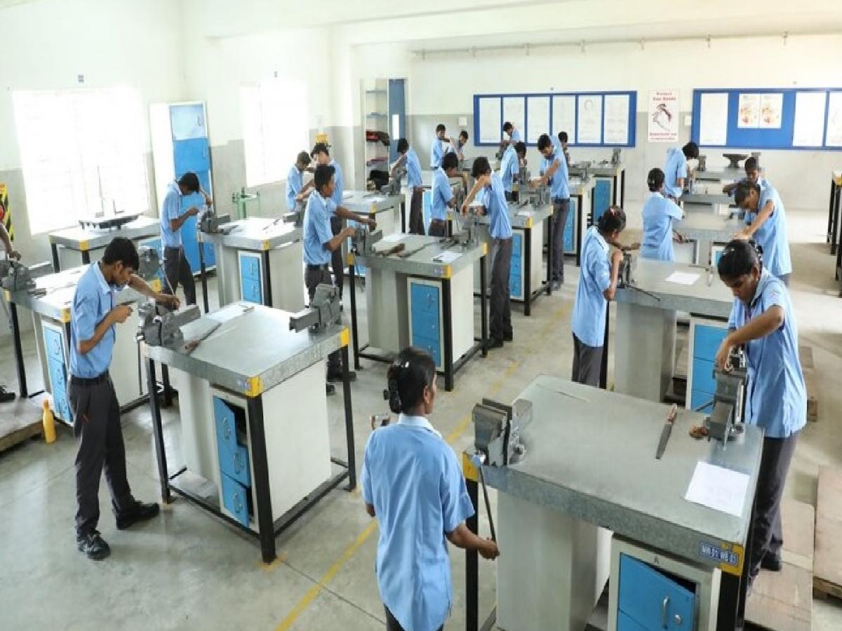 मोठा निर्णय! MIDC चे ' रतन टाटा स्किल डेव्हलपमेंट सेंटर' छत्रपती ...