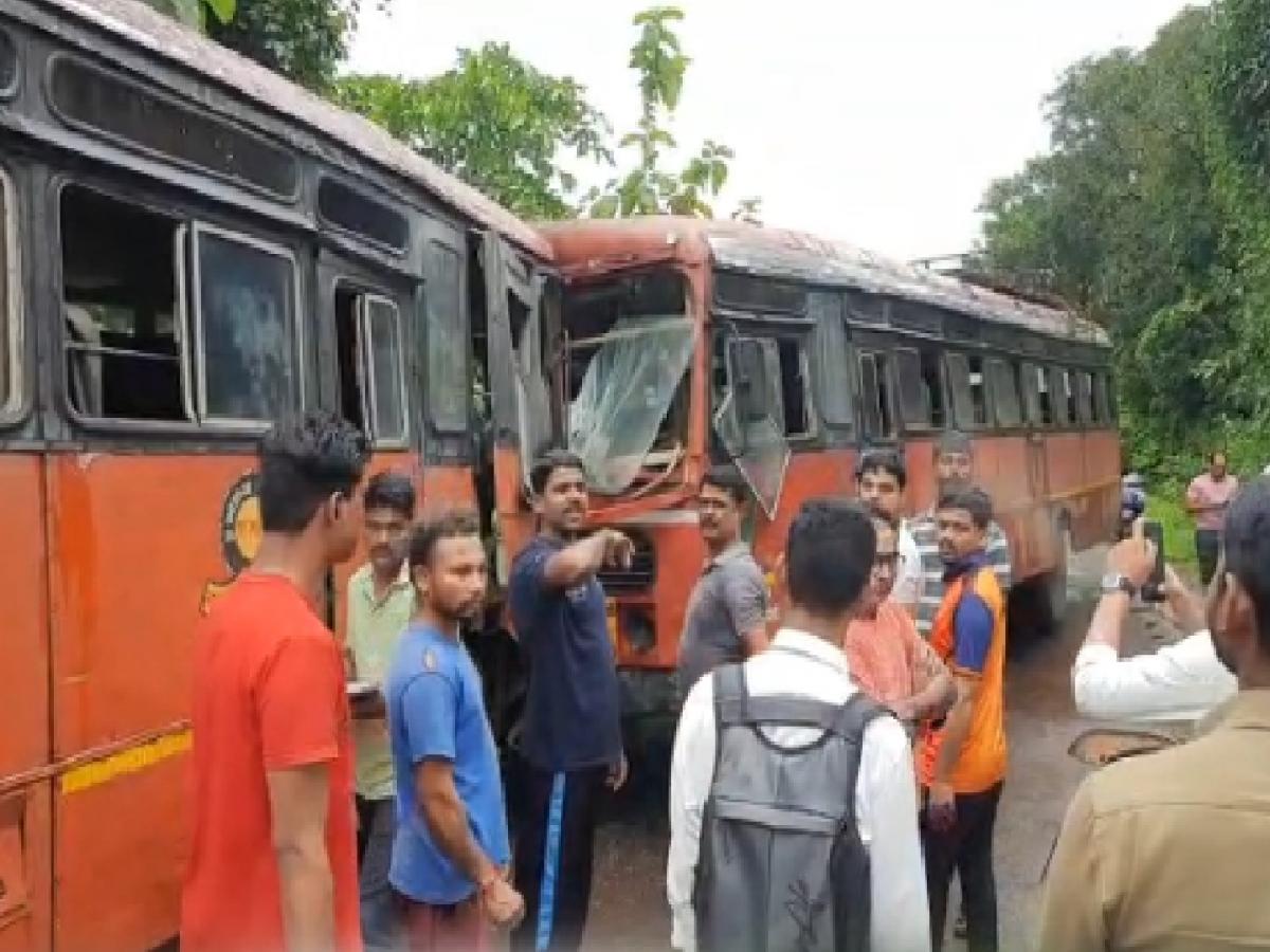 Accident: दापोलीत दोन एसटी बसची समोरासमोर धडक, १६ जण जखमी Ratnagiri Marathi News | Two ST buses ...