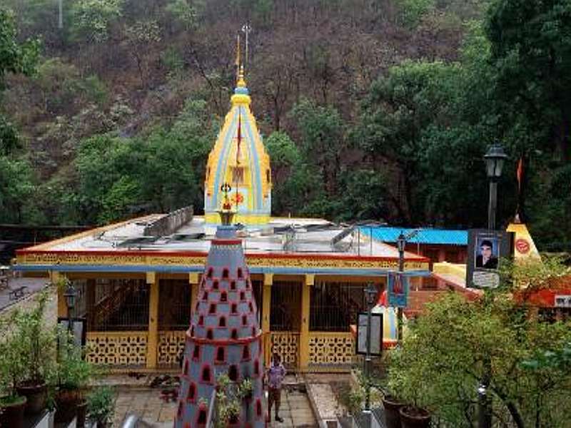 तुंगारेश्वर मंदिरात अल्पवयीन मुलीची छेड काढणाऱ्यास चोपले Vasai virar ...