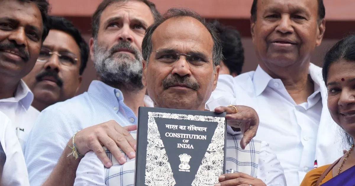 नव्या संसदेत राज्यघटनेच्या प्रतीमध्ये 'समाजवादी', 'धर्मनिरपेक्ष' शब्द ...