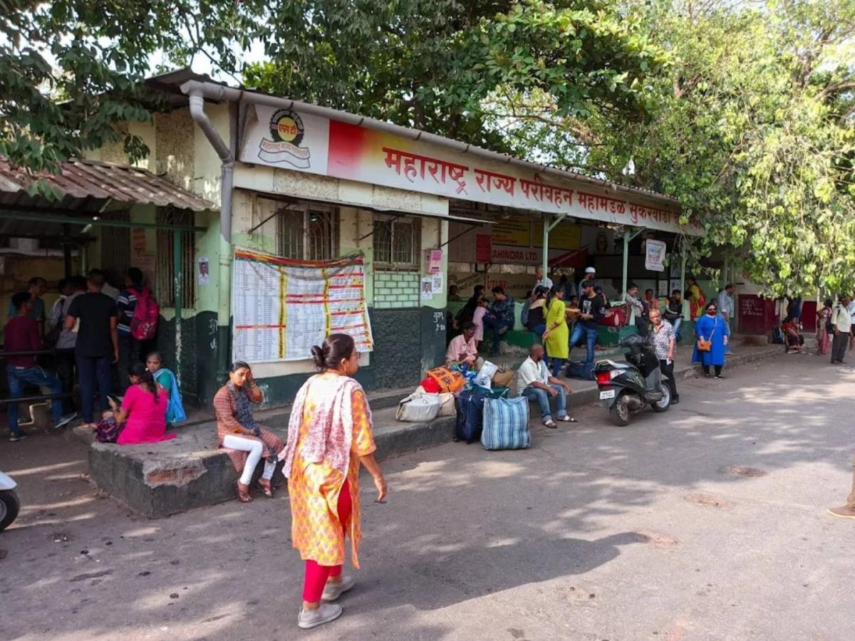 'हे' मुंबईतले आगार आहे की खेडेगावातले? Mumbai Marathi News | is the ...