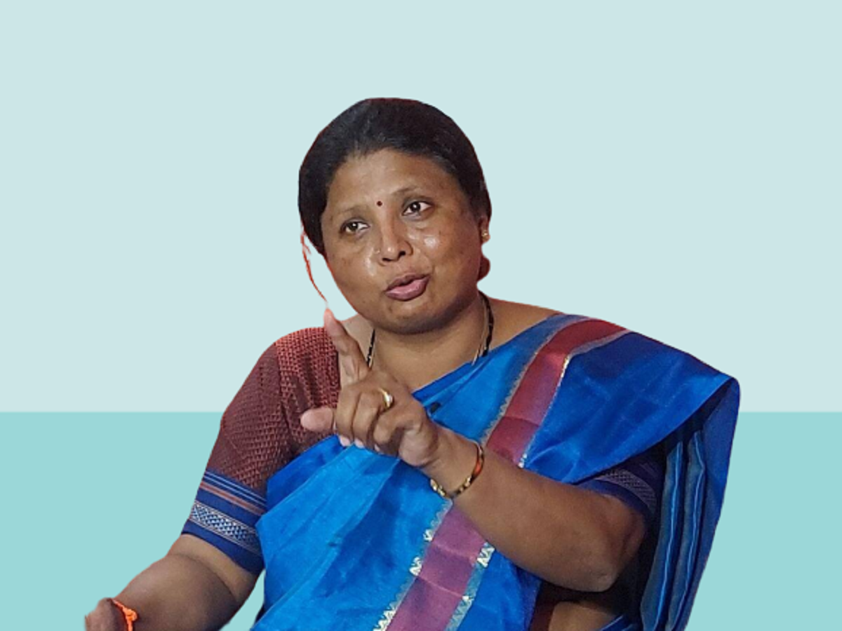 बहिणीची काळजी असेल तर दारू दुकाने बंद करा, सुषमा अंधारेंचा सरकारवर ...