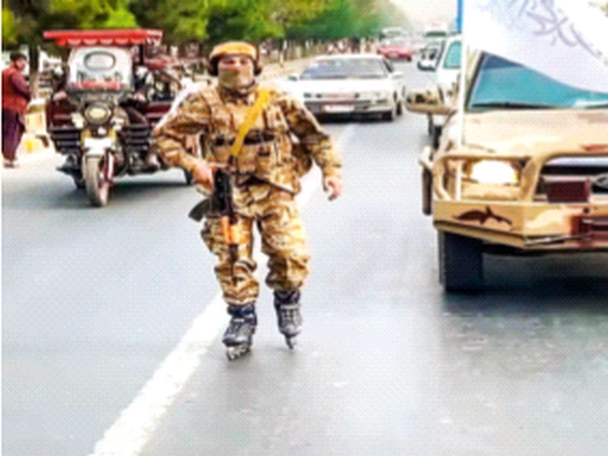 तालिबानी जवानांची आता स्केट्सवरून ‘धाड’! - Marathi News | Taliban ...