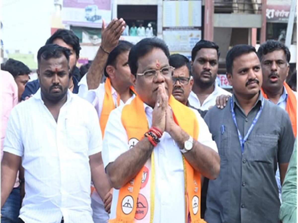 शिंदे गटाचे नेते तानाजी सावंत यांची प्रकृती बिघडली; रुग्णालयात दाखल ...