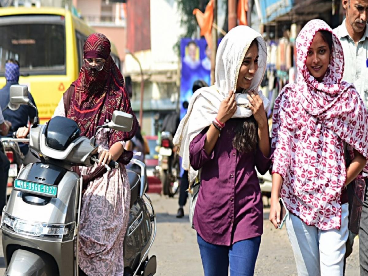 कोल्हापूरचा पारा ३८ अंशांवर, उन्हाचे बसू लागले चटके Kolhapur Marathi ...