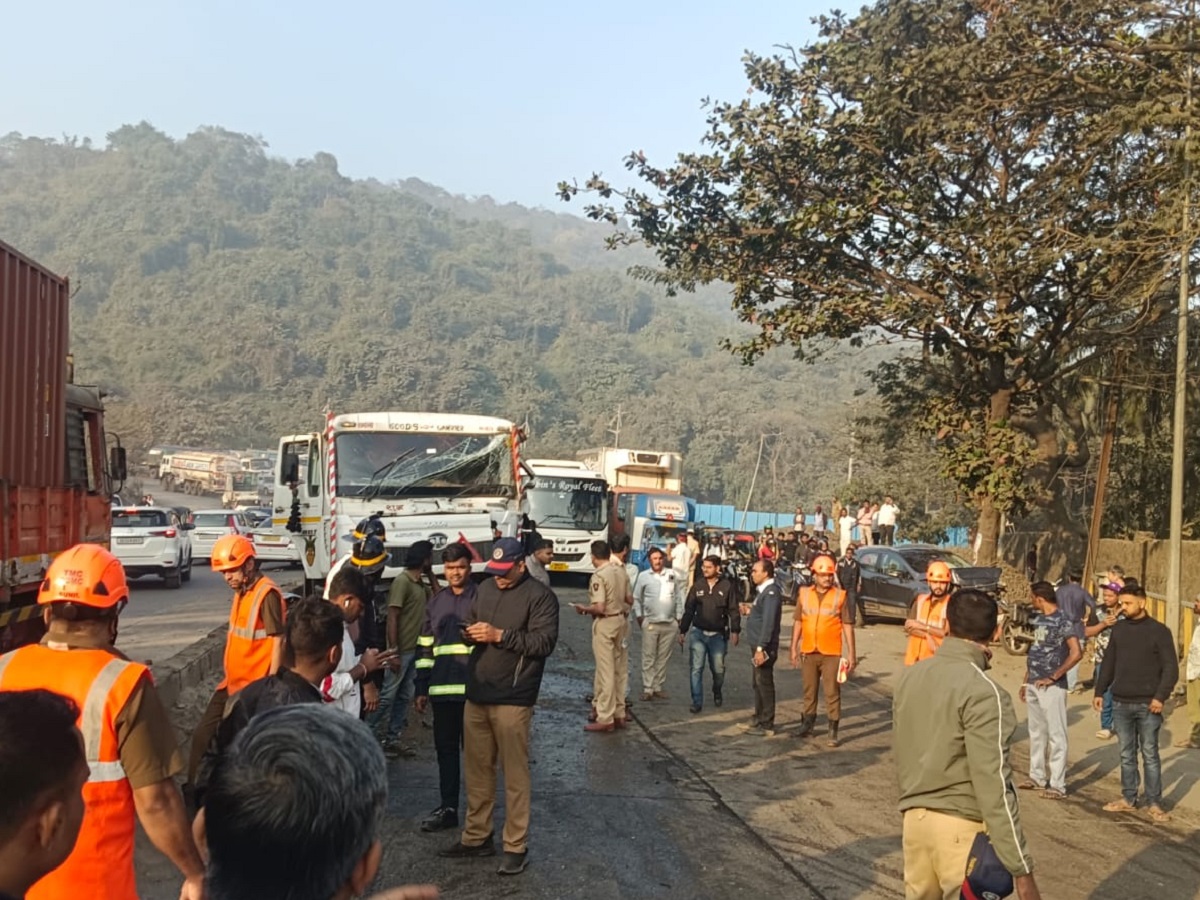 विरुद्ध दिशेने आलेल्या वाहनांची कंटेनरला धडक: ठाण्यात विचित्र अपघातात ...
