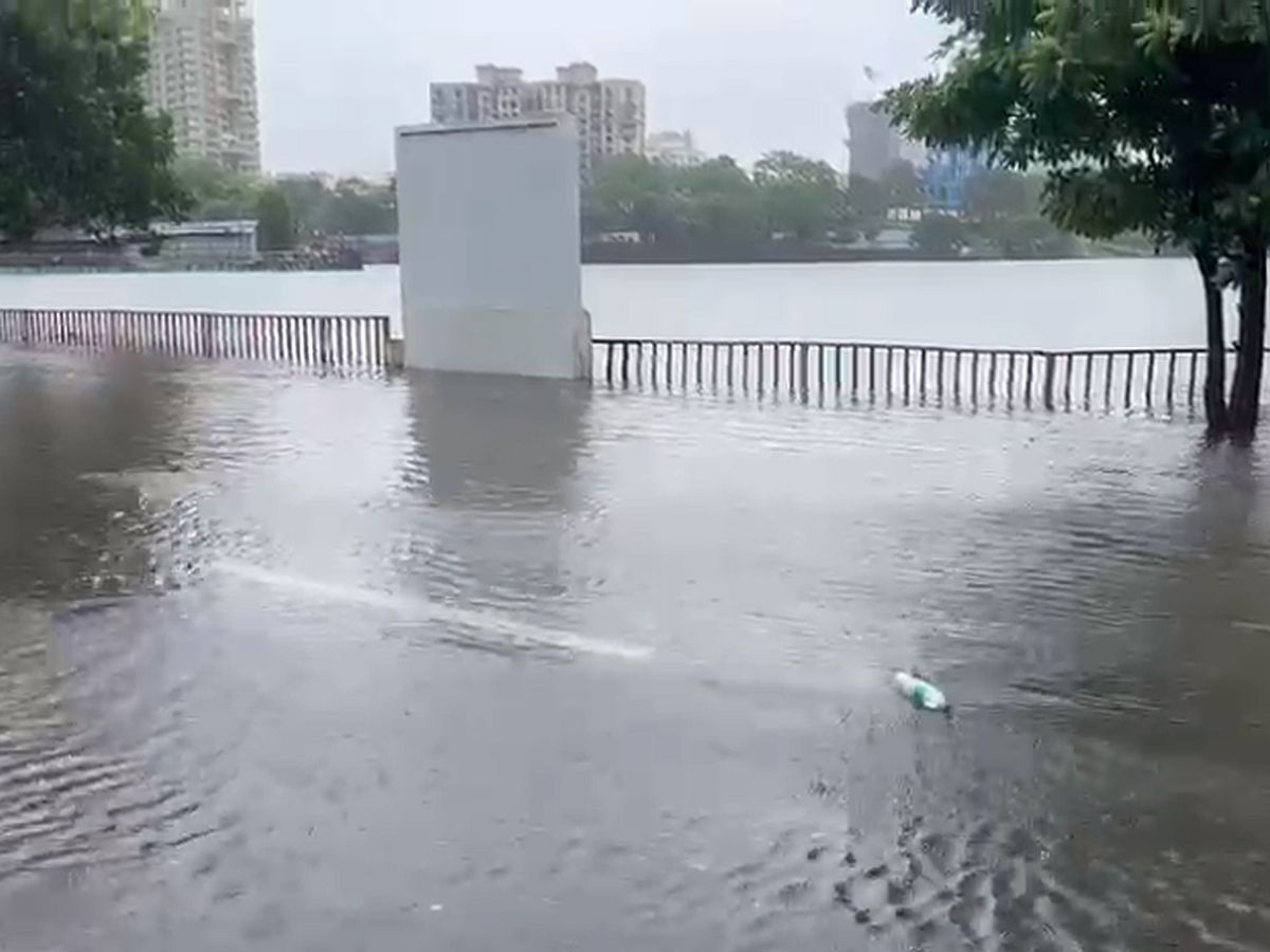Thane: दोन दिवसांच्या मुसळधार पावसाने ठाण्यातील उपवन तलाव ओव्हरफ्लो ...