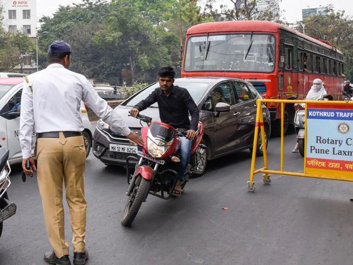 Traffic Challan: ट्रॅफिक पोलिसांनी कधी तुमची कार, स्कूटर थांबविली; तर ...