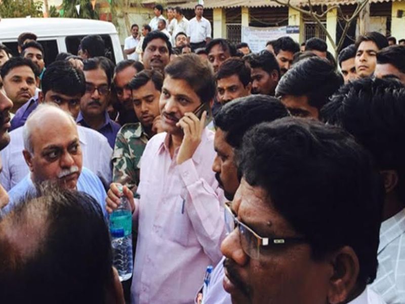 आमदाराला माजी आमदार पुत्राची मारहाण, तुमसर येथील प्रकार Bhandara ...