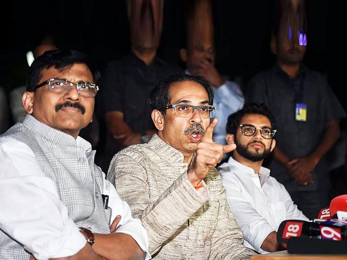 मातोश्रीवर महत्त्वाची बैठक, किती खासदार पोहोचले? उद्धव ठाकरे बोलावूनही ...