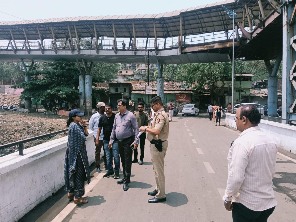 उल्हासनगर महापालिका आयुक्ताकडून विकास कामाची स्थळ पाहणी, ठेकेदार व ...