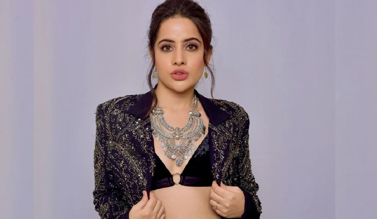 उर्फी जावेद करणार बॉलिवूडमध्ये पदार्पण? मोठ्या चित्रपटाची मिळाली ऑफर - Marathi News | Urfi Javed ...