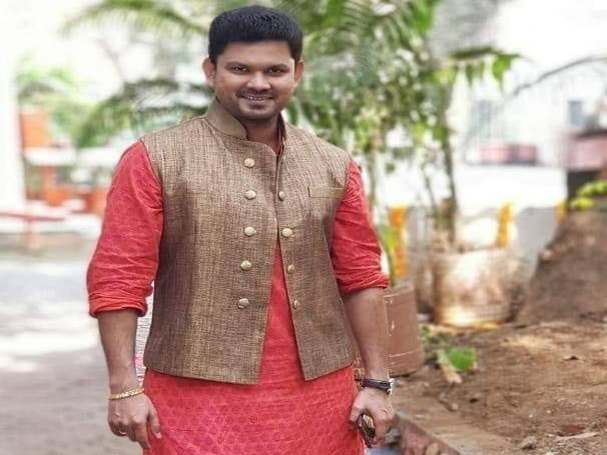 भरत जाधवचे मोरूची मावशी हे नाटक पाहून वरद चव्हाणने फेसबुकला लिहिली ही ...