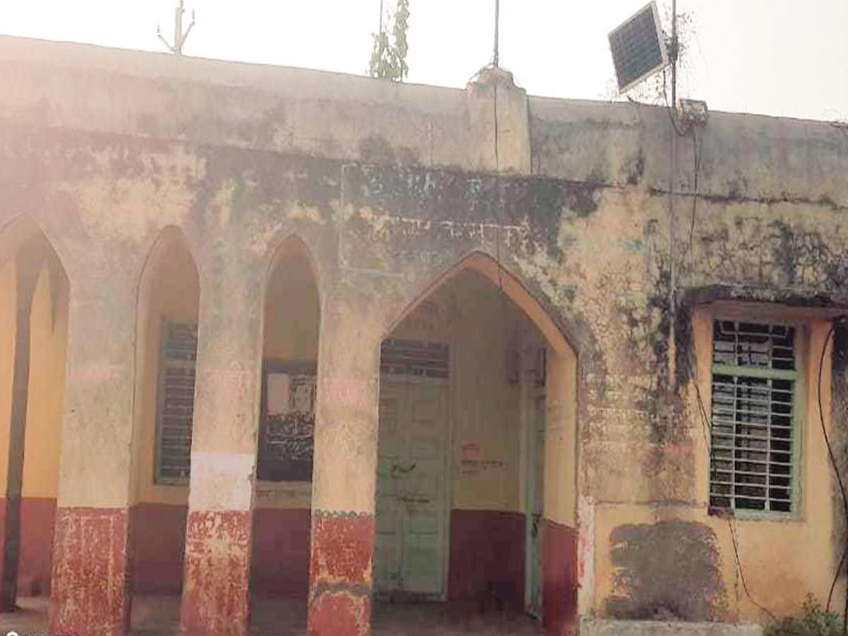 एक गाव, त्याला दोन आमदार; दोन्ही मतदारसंघातील उमेदवारांची गावात वाढली ...