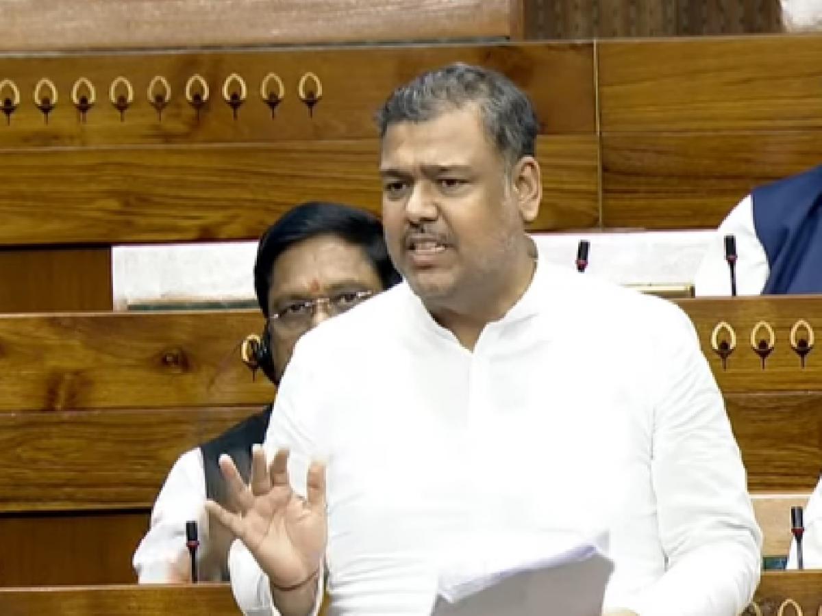 केंद्र सरकारने बेदाणा, हळद, ऊस उत्पादकांना वाऱ्यावर सोडले; खासदार विशाल ...