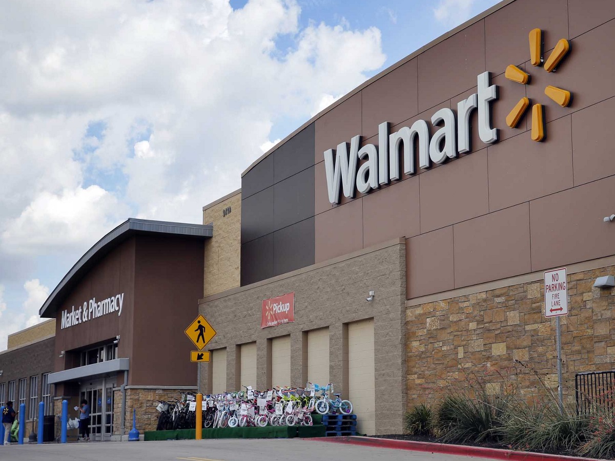 Walmart Cuts 200 Jobs : 'वॉलमार्ट'नं एका झटक्यात 200 कर्मचाऱ्यांना ...
