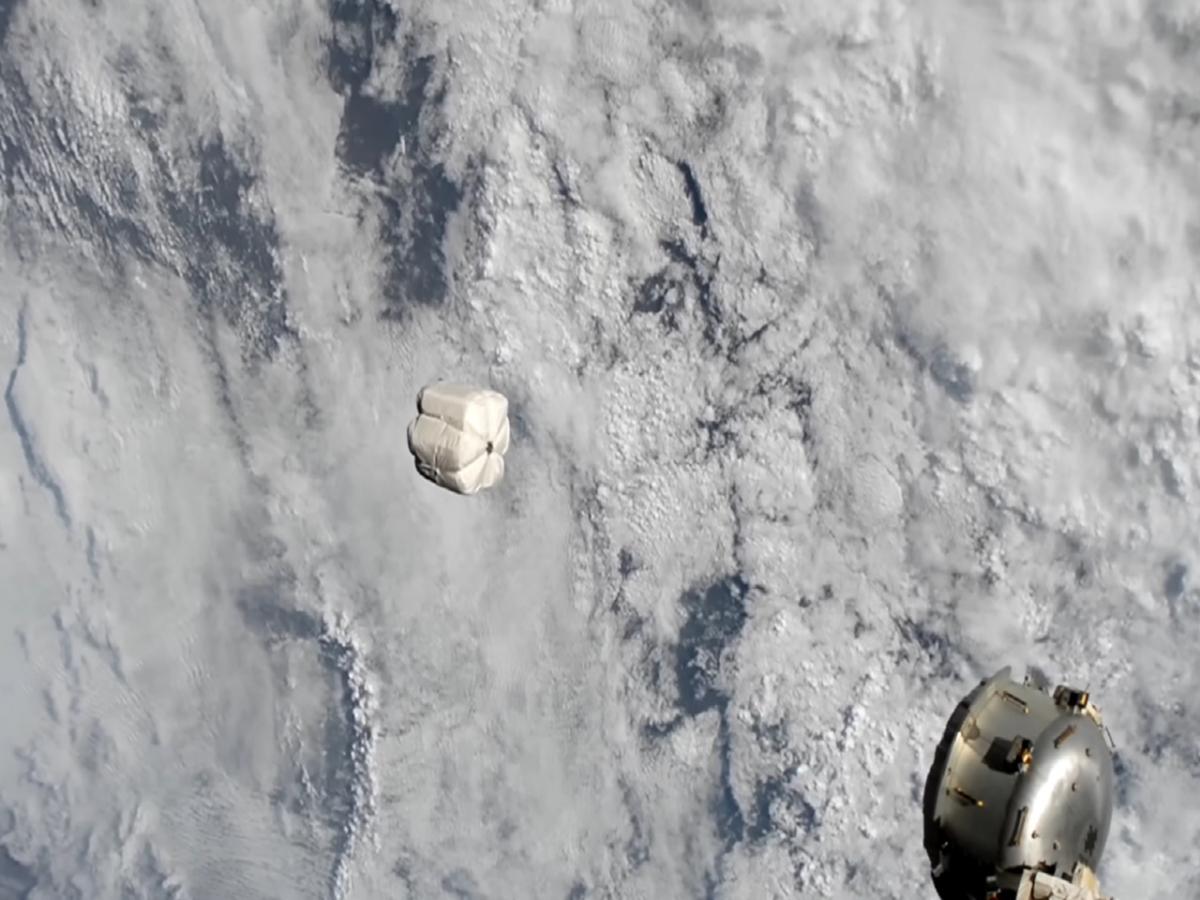 अंतराळातल्या कचऱ्यासाठी नवी ‘घंटागाडी’! - Marathi News | spacial ...