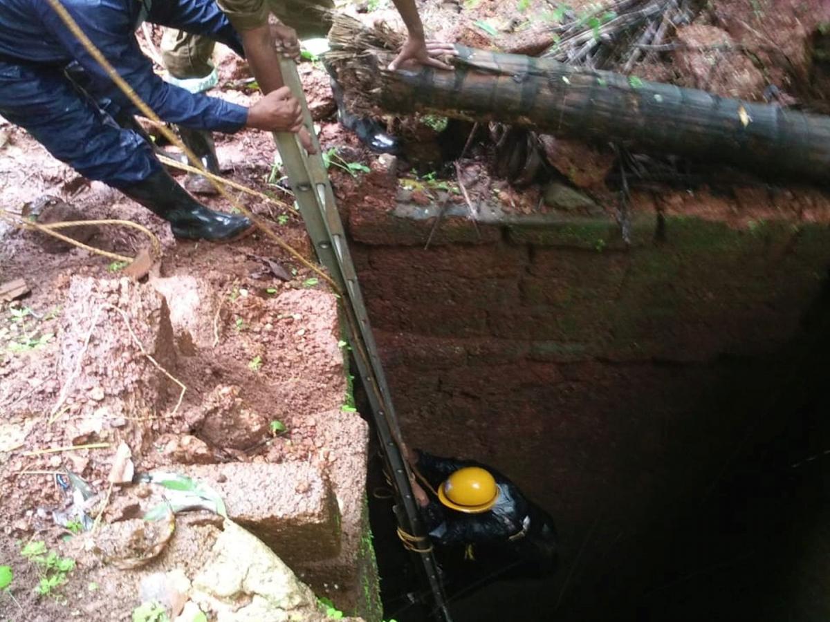 ट्रकची धडक टाळण्याच्या प्रयत्नात पोलीस शिपाई थेट ४५ फूट खोल विहिरीत ...