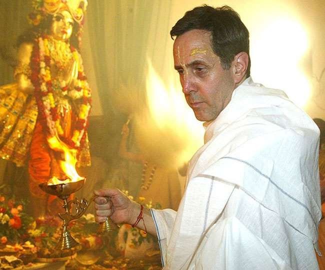 कृष्णभक्तीत लीन झाला जगप्रसिद्ध कार निर्माता कंपनीचा मालक, केला हिंदू ...