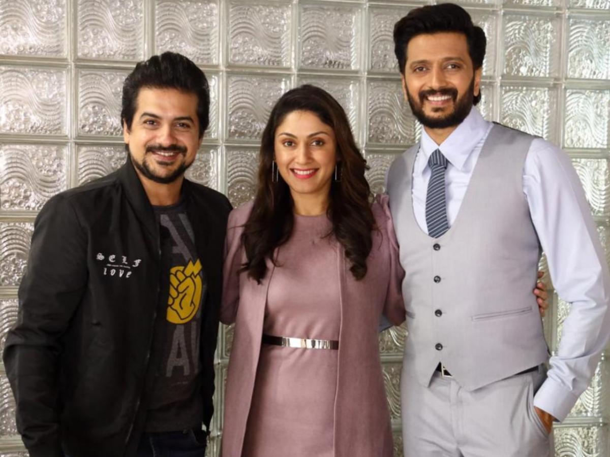 रितेश देशमुख , पुष्कर जोग आणि मंजरी फडणीस 'अदृश्य'साठी आले एकत्र ...