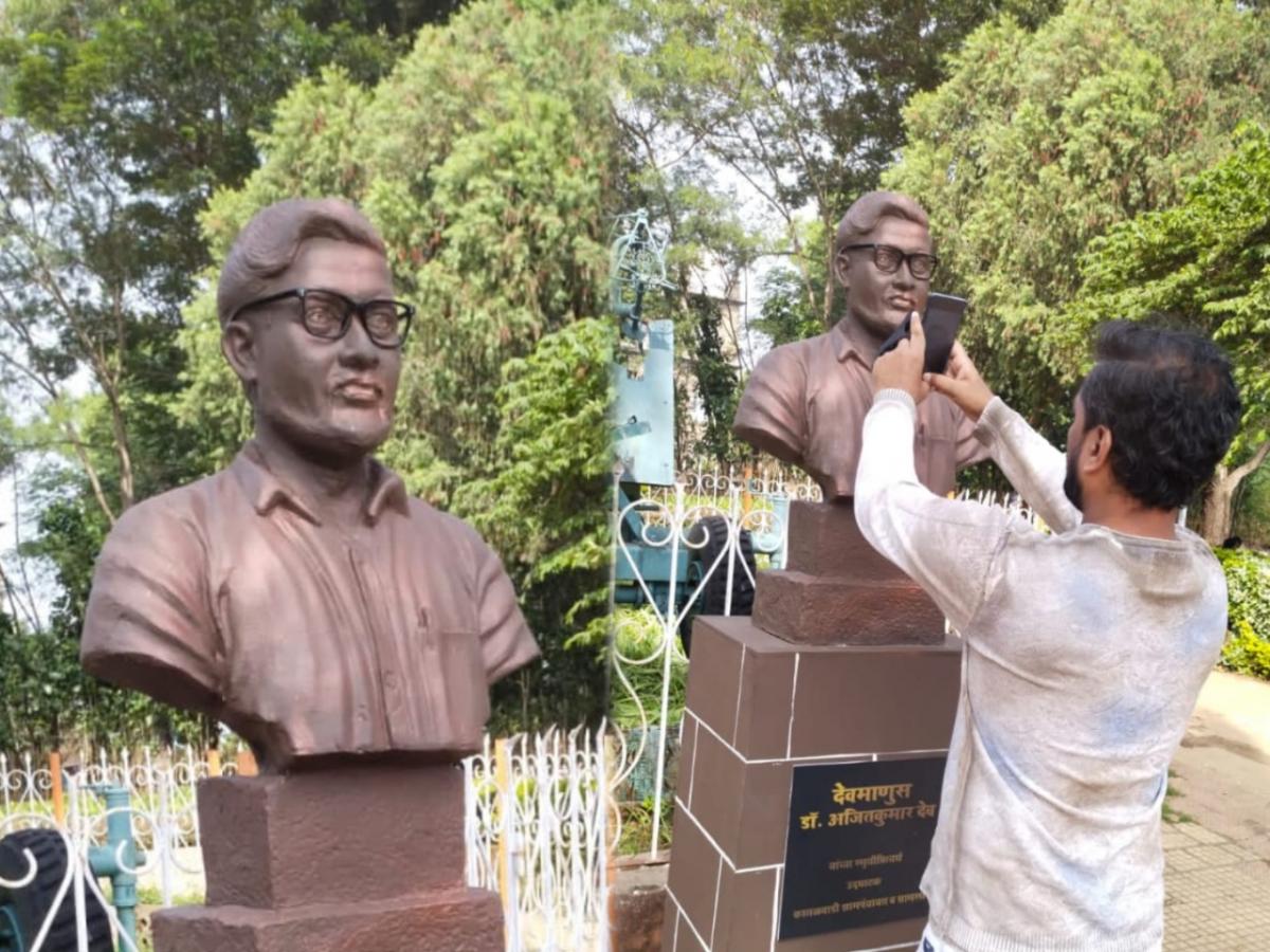 'Devmanus 2': डॉ. अजितकुमार देवचे अर्धाकृती पुतळ्यांनी वाढवली ...