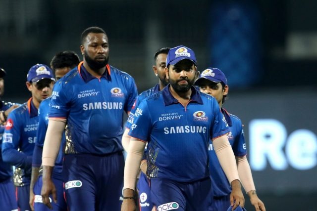 IPL 2022: सलग आठ पराभव, रोहित शर्मा मुंबई इंडियन्सचं कर्णधारपद सोडणार ...