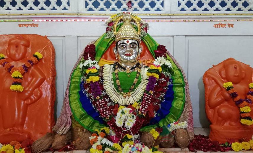 उरणमधील पुरातन देवीची मंदिरं विद्युत रोषणाईने उजळली; दर्शनासाठी ...