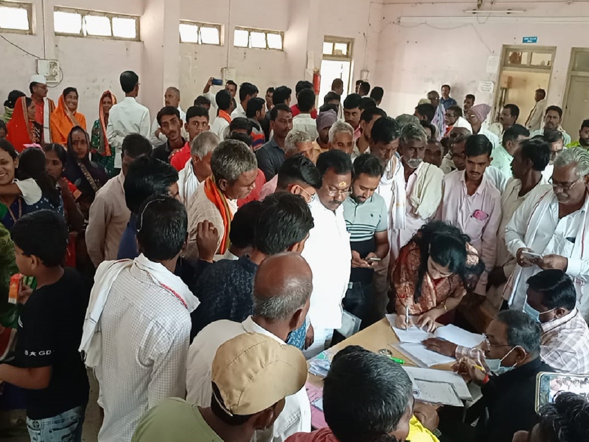 अबब...गाव इवलेसे अन् सरपंचपदासाठी अर्ज दाखल झाले १८ Hingoli Marathi ...