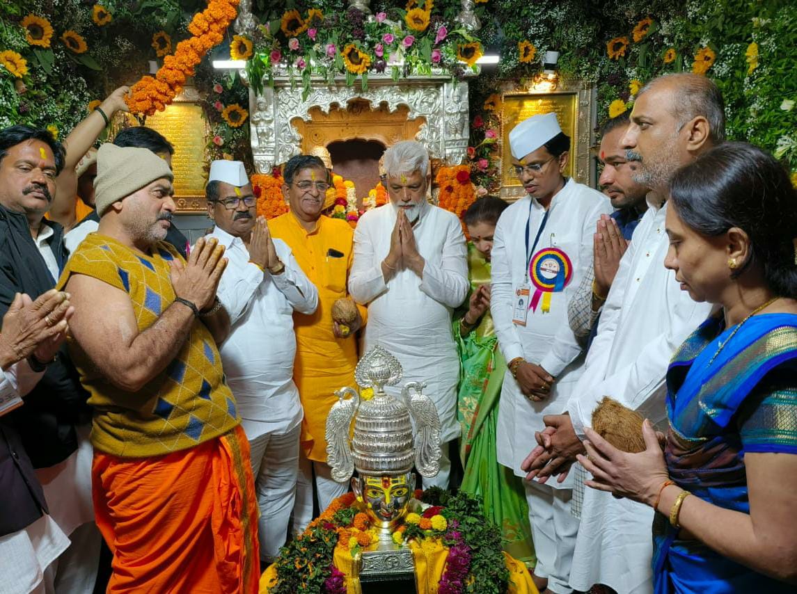 टाळ मृदंगाच्या गजराने त्र्यंबकेश्वर नगरी दुमदुमली; पालकमंत्र्यांच्या ...