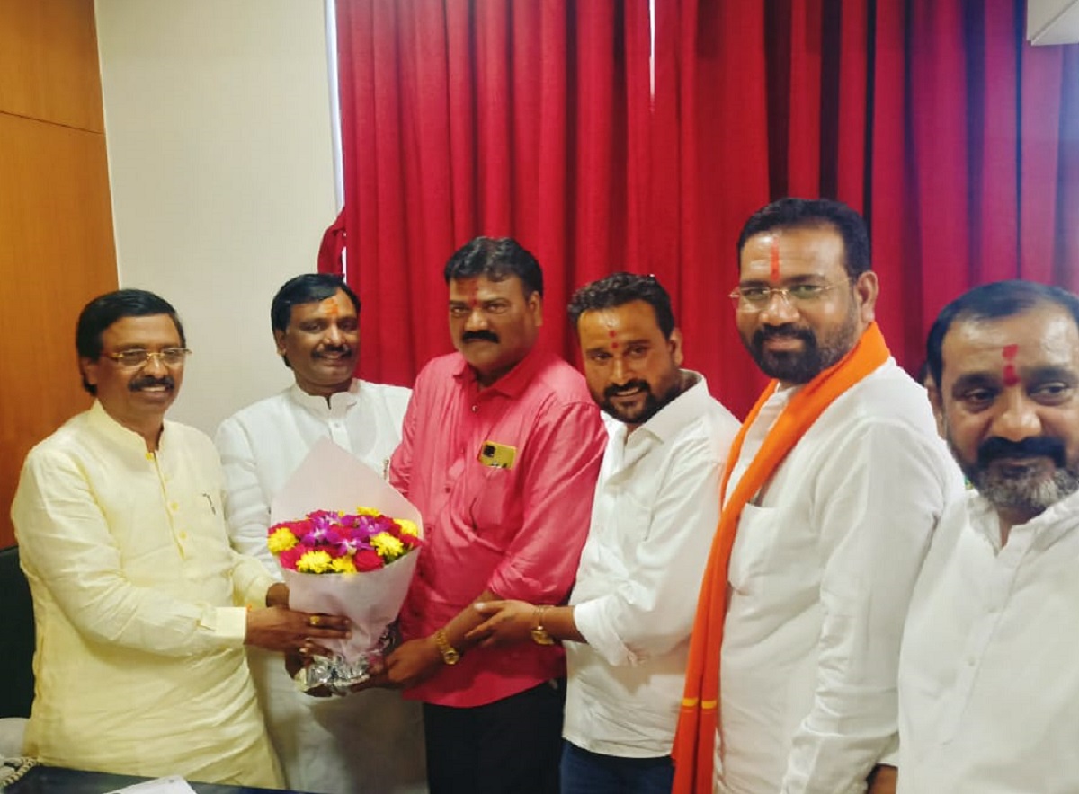संकट काळात मातोश्रीची माया; भाजपाचे कमळ सोडले अन् हाती बांधले पुन्हा ...