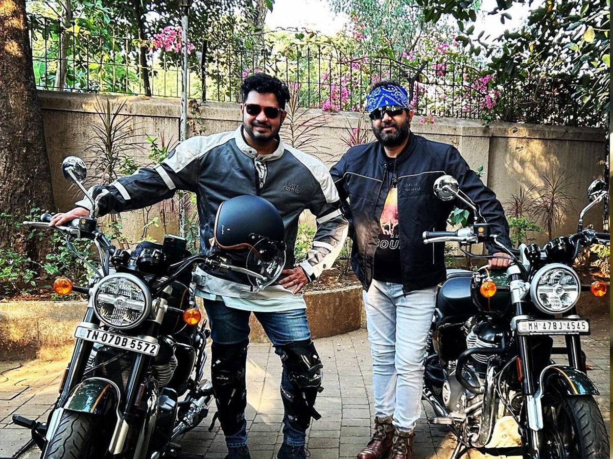 मराठीतील 'हे' दोन प्रसिद्ध गायक आहेत बाईक रायडर; बाईकवरुन केलाय ...