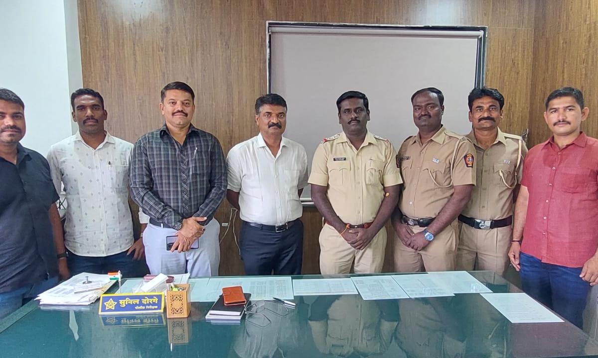 ब्रँच हेडनं तिघांशी संधान साधून केला अपहार; दीड कोटींचा मुद्देमाल जप्त ...