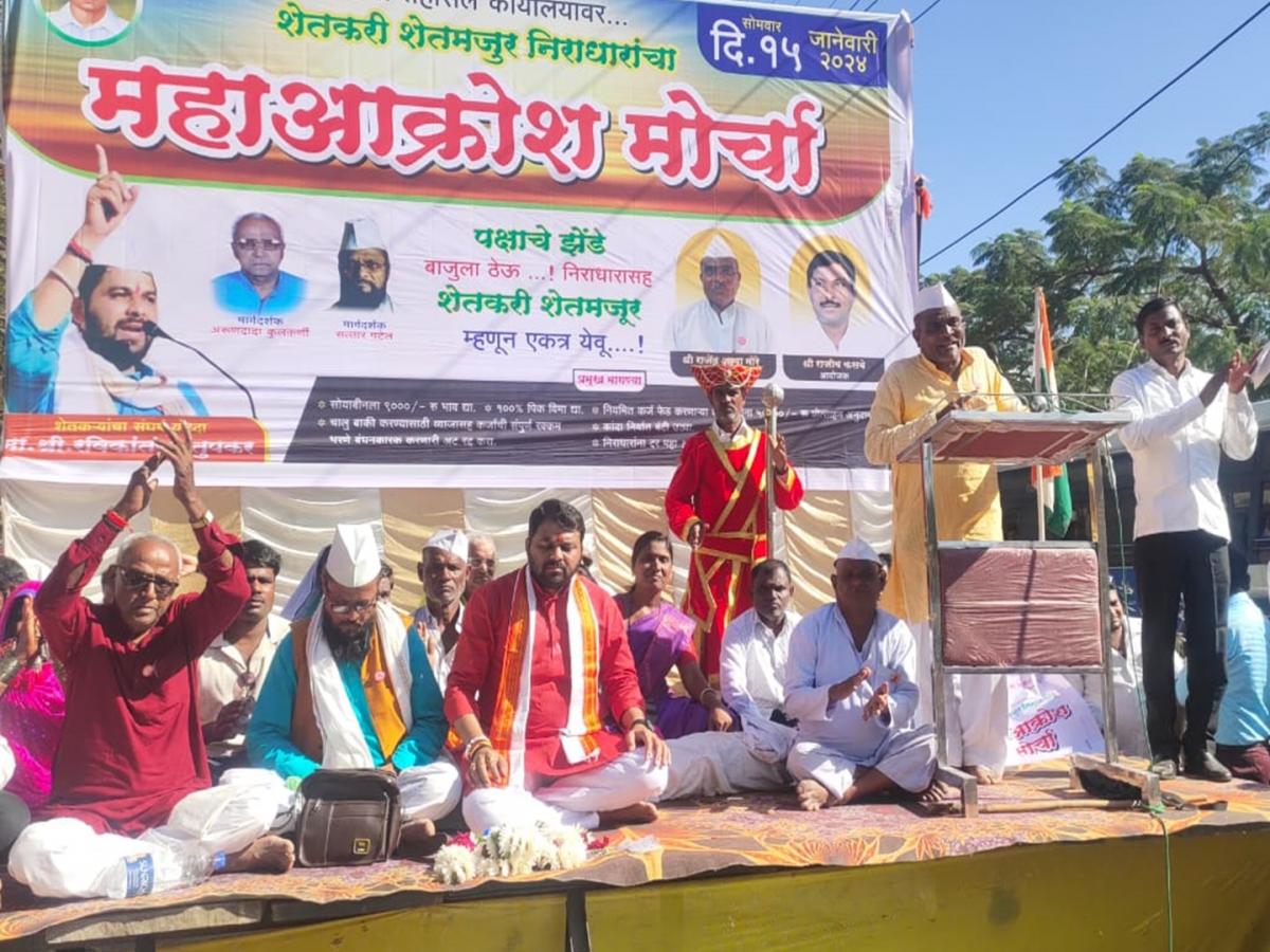 औशात शेतकरी, शेतमजुरासह निराधारांचा महाआक्रोश मोर्चा Chhatrapati ...