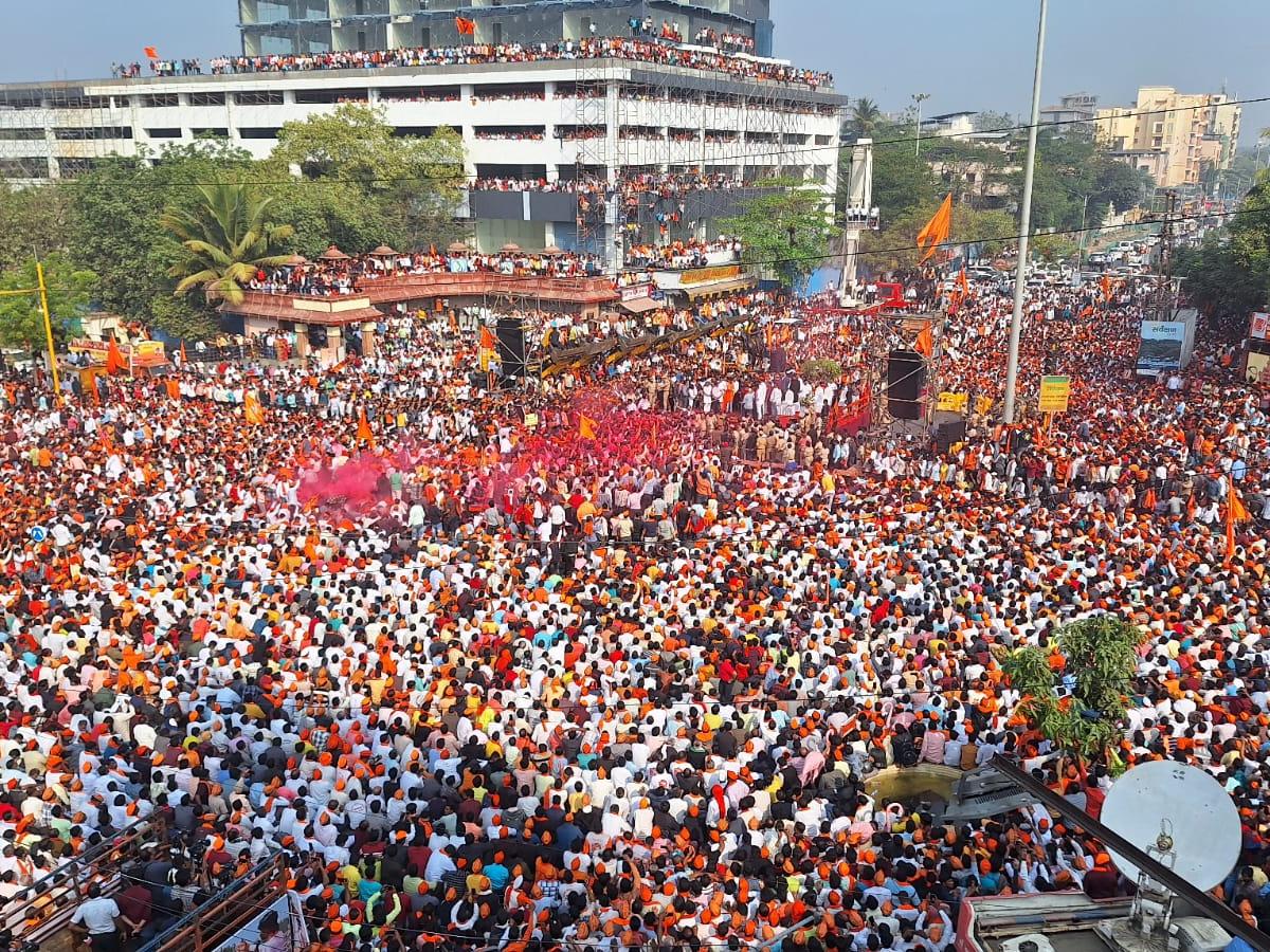 गुलालाची उधळण अन् हाती भगवा झेंडा… मराठ्यांचा एकच जल्लोष! पाहा फोटो ...