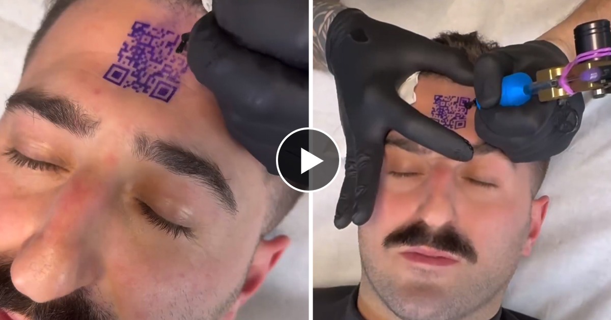 Video - अजबच! 'त्याने' थेट कपाळावरच काढला QR कोडचा टॅटू; कारण ऐकून बसेल ...