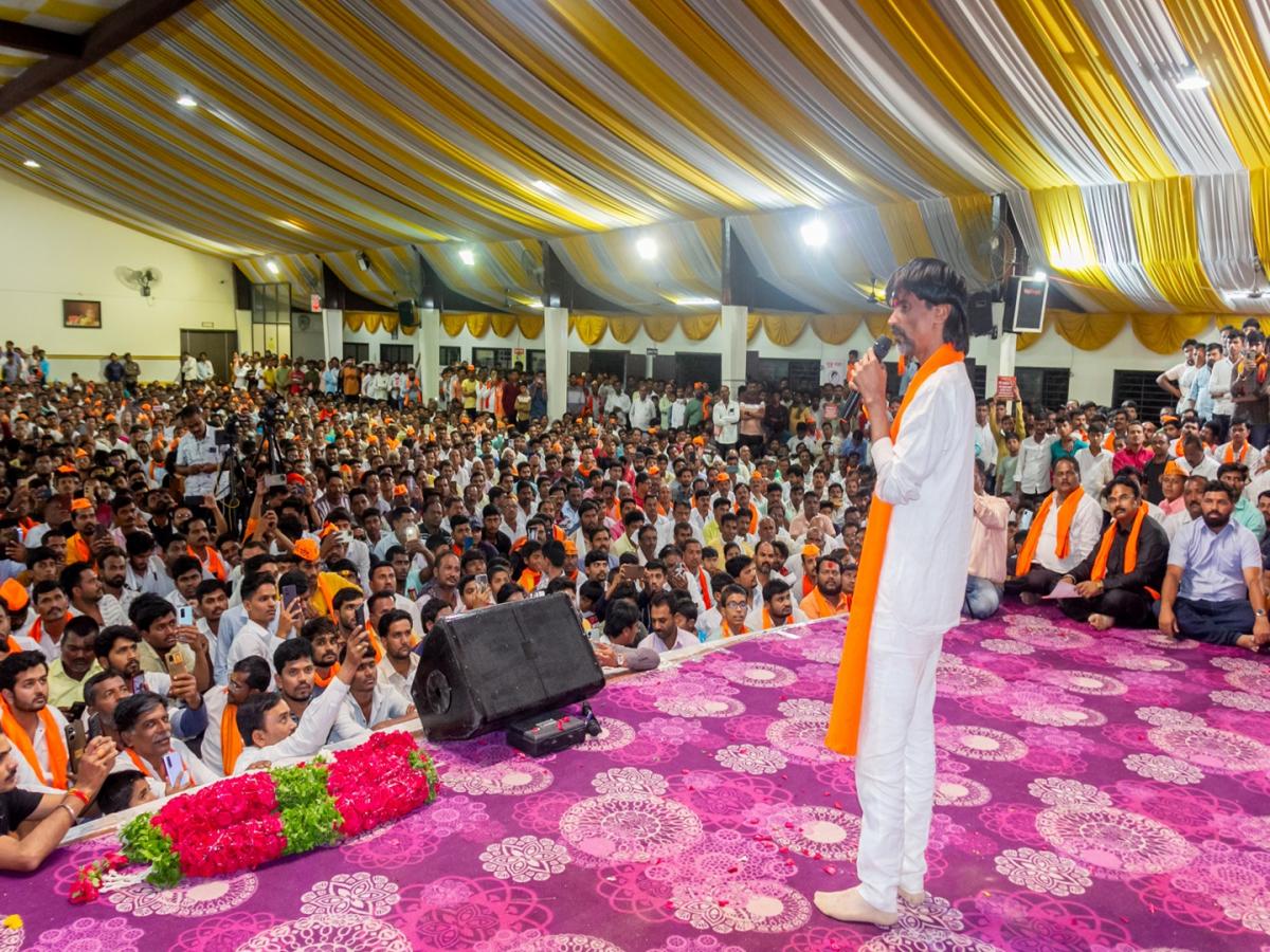 समाजाच्या लढ्यात आपलेच फितूर, पक्षाला नाही तर जातीला बाप माना: मनोज ...