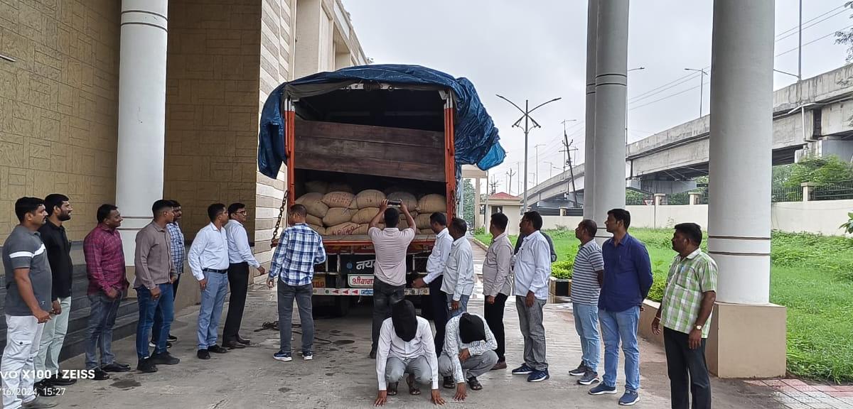 चोरी गेलेल्या ३०० क्विंटल तुरीचा लावला छडा, ५१ लाखांचा मुद्देमाल जप्त ...