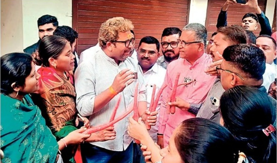 Nashik Municipal Election 2026: भाजप शहराध्यक्षांना नाराजीची गाजरे ...