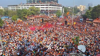 गुलालाची उधळण अन् हाती भगवा झेंडा… मराठ्यांचा एकच जल्लोष! पाहा फोटो ...