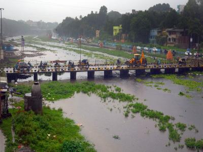 पाणीच पाणी चहूकडे : पुण्यात पावसाने उडवली दाणादाण - Marathi News ...