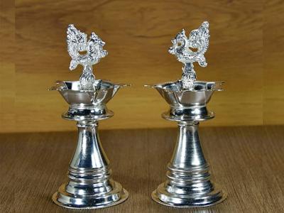 Diwali 2021 : जुने दिवे, पणत्या, समई यांना नवीन लकाकी देण्यासाठी 'या ...