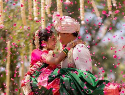 लग्नानंतर परदेशातील 'या' ठिकाणी मराठी अभिनेत्री गेली हनिमूनला; रोमँटिक ...