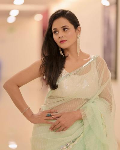 पेस्टल ग्रीन साडी, हलकासा मेकअप; दिप्ती देवीच्या नॅच्युरल लूक चर्चेत ...